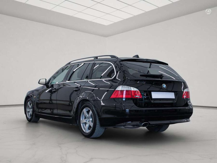Melns BMW 520 2010 Kauņa, ar dzinēja tilpumu 2.00 L un nobraukumu 324 tūkst. km par 5390 €, foto 5 vietnē AUTOMOTO.COM.LV