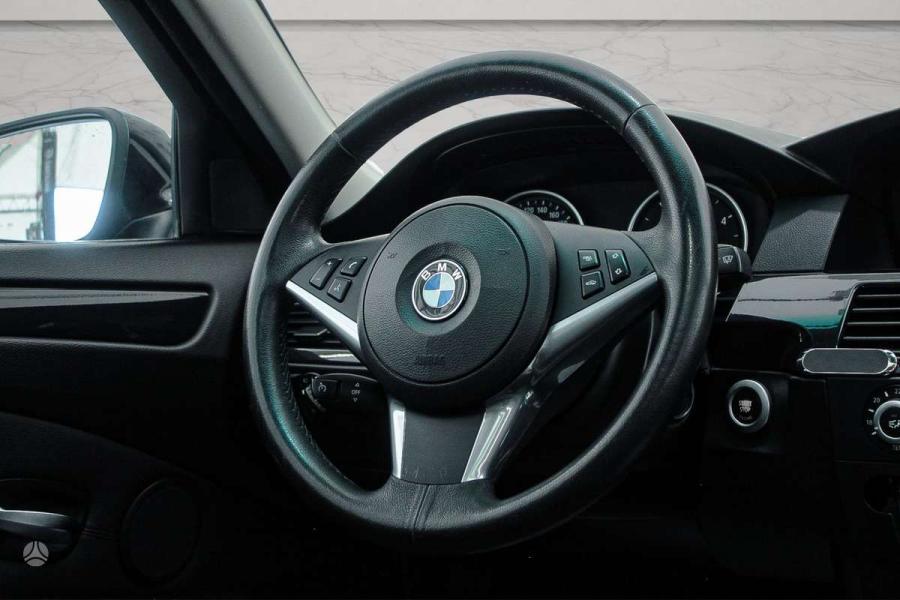 Melns BMW 520 2010 Kauņa, ar dzinēja tilpumu 2.00 L un nobraukumu 324 tūkst. km par 5390 €, foto 11 vietnē AUTOMOTO.COM.LV