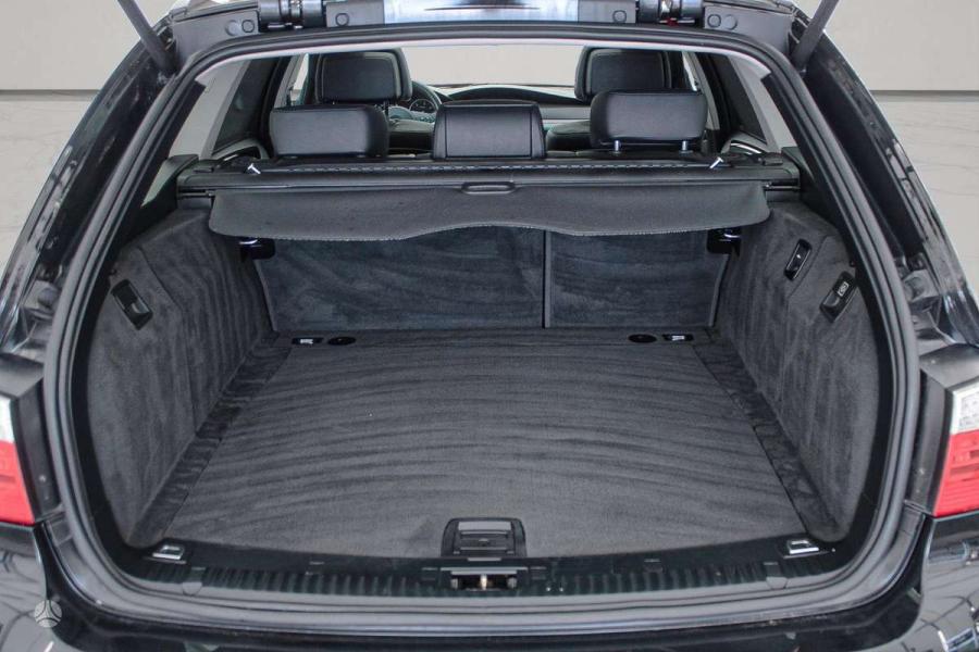 Melns BMW 520 2010 Kauņa, ar dzinēja tilpumu 2.00 L un nobraukumu 324 tūkst. km par 5390 €, foto 17 vietnē AUTOMOTO.COM.LV