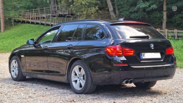 Black BMW 520 2010 in Vilnius, with an engine capacity of 2.00 L and mileage of 299 thousand km for 6800 €, photo 5 on AUTOMOTO.COM.LV