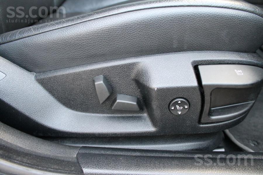 Black BMW 520 2010 in Riga, with an engine capacity of 2.00 L and mileage of 0 thousand km for 6650 €, photo 12 on AUTOMOTO.COM.LV