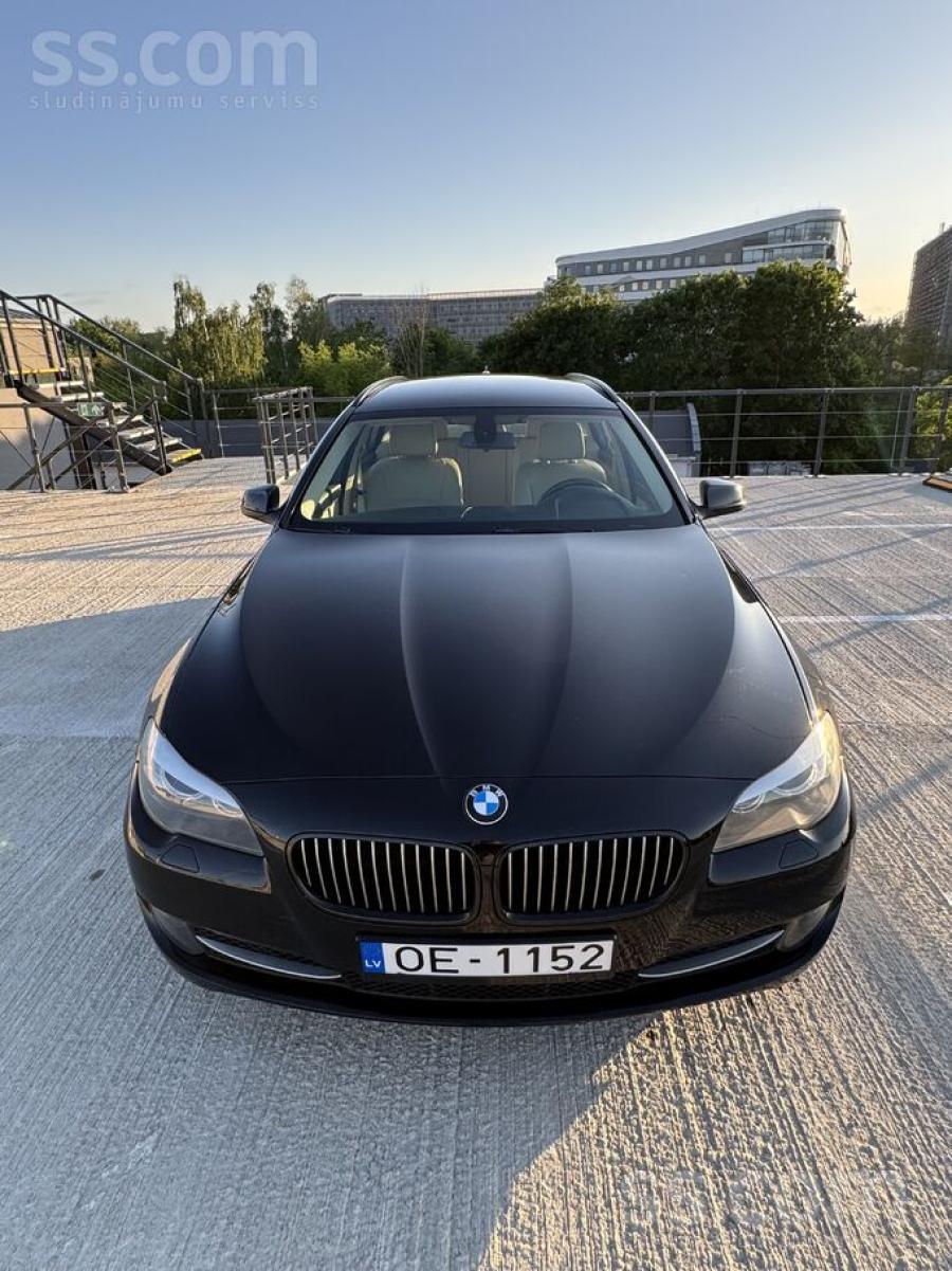 Black BMW 520 2011 in Riga, with an engine capacity of 2.00 L and mileage of 238 thousand km for 7000 €, photo 3 on AUTOMOTO.COM.LV