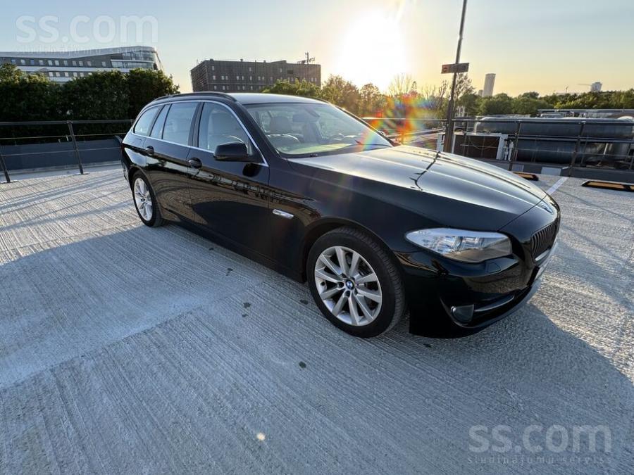Black BMW 520 2011 in Riga, with an engine capacity of 2.00 L and mileage of 238 thousand km for 7000 €, photo 6 on AUTOMOTO.COM.LV