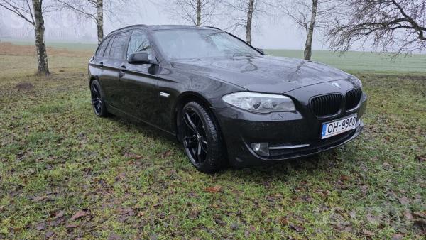 Black BMW 520 2011 in Ogre, with an engine capacity of 2.00 L and mileage of 444 thousand km for 7200 €, photo 1 on AUTOMOTO.COM.LV