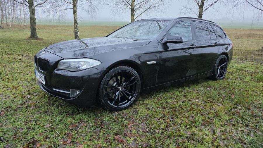 Melns BMW 520 2011 Ogre, ar dzinēja tilpumu 2.00 L un nobraukumu 444 tūkst. km par 7200 €, foto 2 vietnē AUTOMOTO.COM.LV