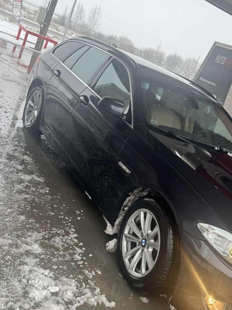 Melns BMW 520 2011 Panevēža, ar dzinēja tilpumu 2.00 L un nobraukumu 288 tūkst. km par 6399 €, foto 12 vietnē AUTOMOTO.COM.LV