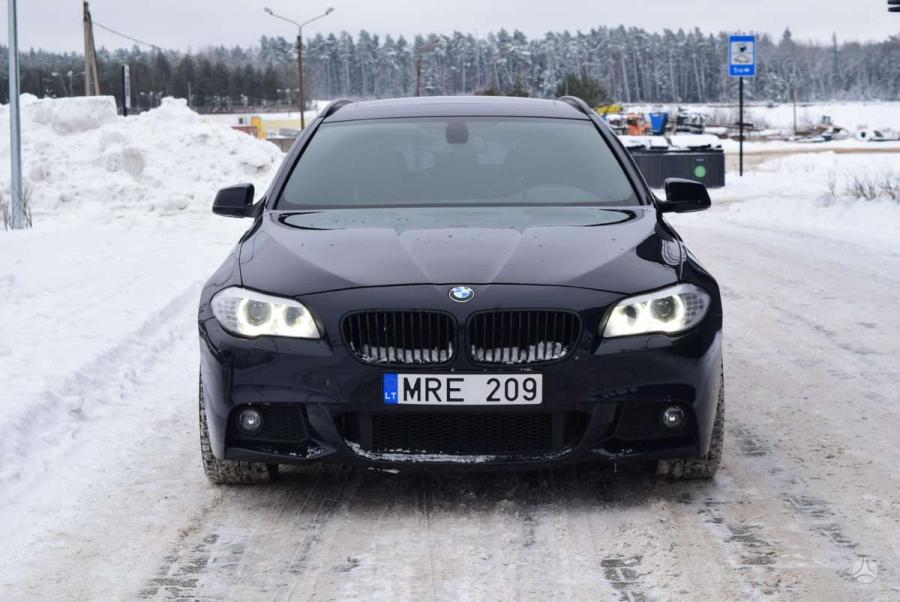 Black BMW 520 2011 in Vilnius, with an engine capacity of 2.00 L and mileage of 301 thousand km for 9900 €, photo 2 on AUTOMOTO.COM.LV