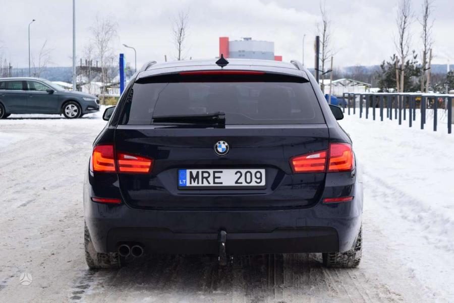 Black BMW 520 2011 in Vilnius, with an engine capacity of 2.00 L and mileage of 301 thousand km for 9900 €, photo 5 on AUTOMOTO.COM.LV