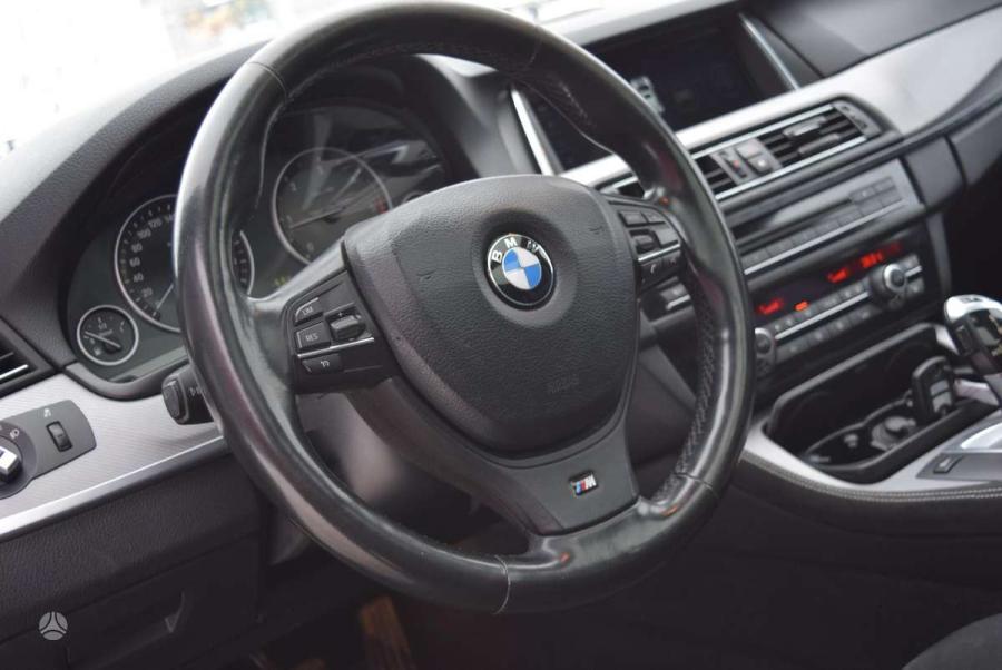 Black BMW 520 2011 in Vilnius, with an engine capacity of 2.00 L and mileage of 301 thousand km for 9900 €, photo 13 on AUTOMOTO.COM.LV
