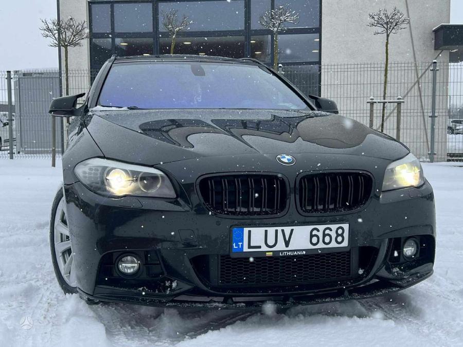 Black BMW 520 2011 in Kaunas, with an engine capacity of 2.00 L and mileage of 4400 thousand km for 7300 €, photo 4 on AUTOMOTO.COM.LV