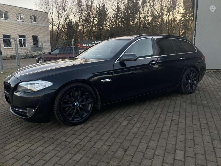 Black BMW 520 2011 in Marijampole, with an engine capacity of 2.00 L and mileage of 271 thousand km for 6750 €, photo 4 on AUTOMOTO.COM.LV