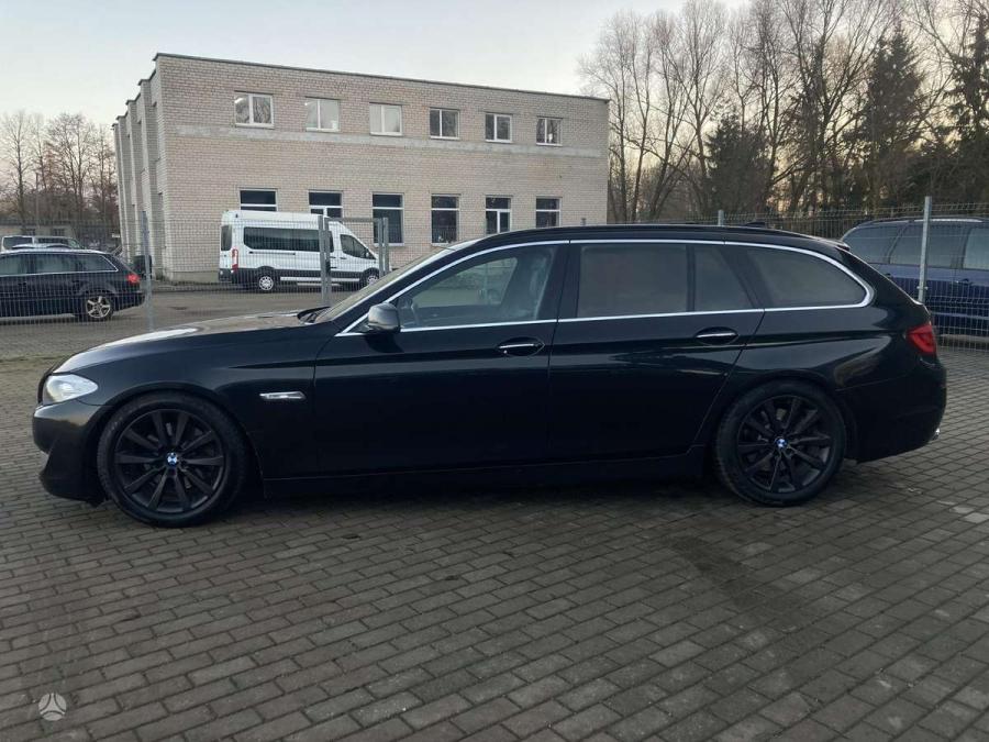 Black BMW 520 2011 in Marijampole, with an engine capacity of 2.00 L and mileage of 271 thousand km for 6750 €, photo 5 on AUTOMOTO.COM.LV