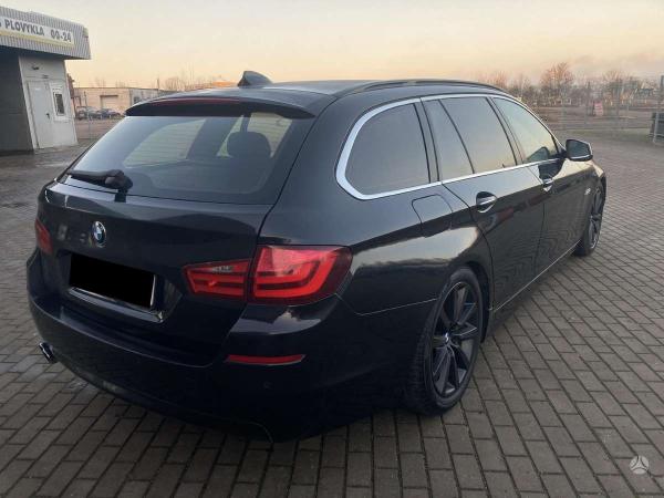 Melns BMW 520 2011 Marijampole, ar dzinēja tilpumu 2.00 L un nobraukumu 271 tūkst. km par 6750 €, foto 9 vietnē AUTOMOTO.COM.LV