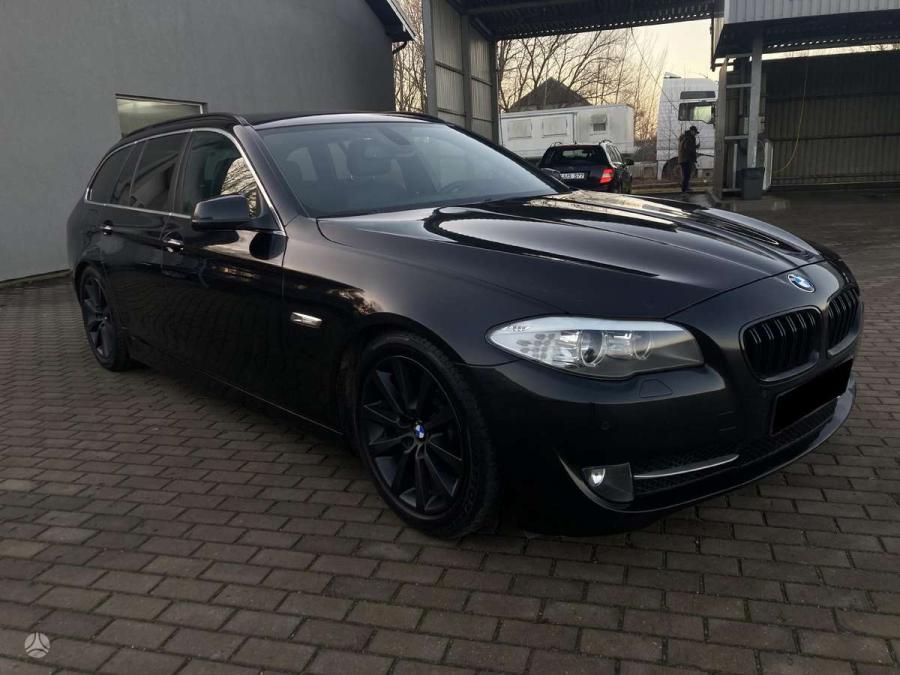 Black BMW 520 2011 in Marijampole, with an engine capacity of 2.00 L and mileage of 271 thousand km for 6750 €, photo 13 on AUTOMOTO.COM.LV