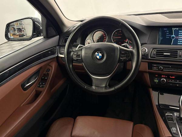 Black BMW 520 2011 in Marijampole, with an engine capacity of 2.00 L and mileage of 357 thousand km for 7999 €, photo 9 on AUTOMOTO.COM.LV