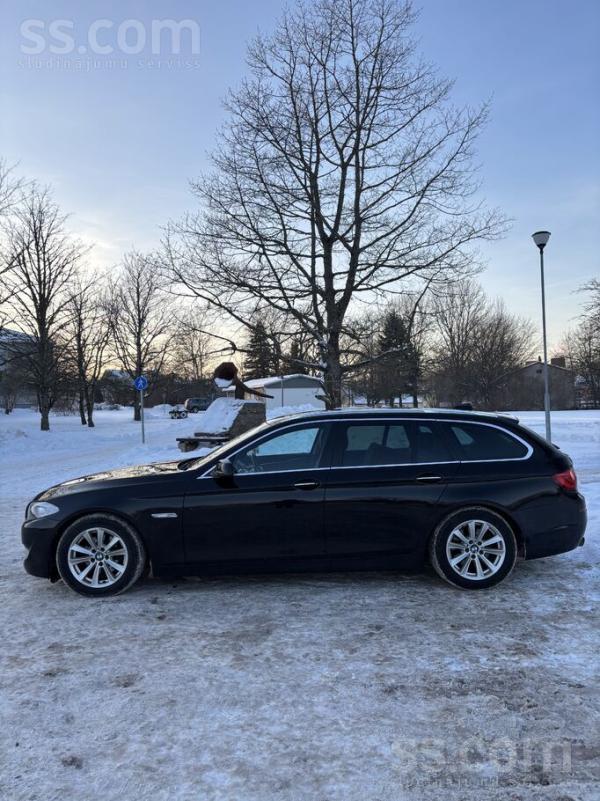 Black BMW 520 2011 in Liepaja, with an engine capacity of 2.00 L and mileage of 319 thousand km for 8100 €, photo 1 on AUTOMOTO.COM.LV