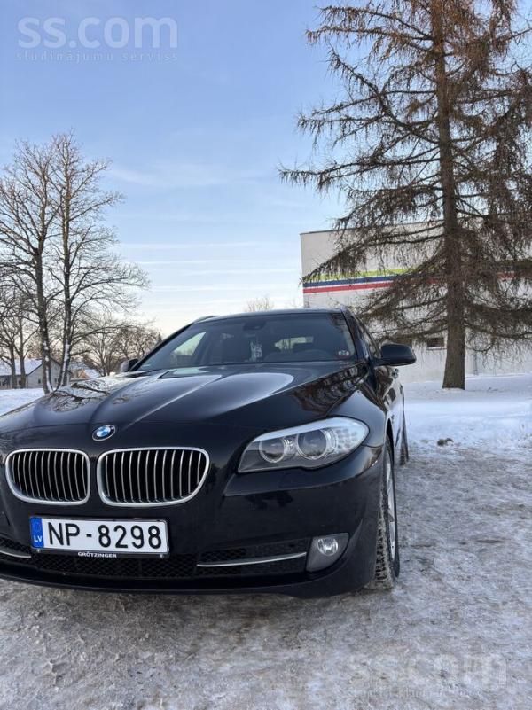 Black BMW 520 2011 in Liepaja, with an engine capacity of 2.00 L and mileage of 319 thousand km for 8100 €, photo 4 on AUTOMOTO.COM.LV
