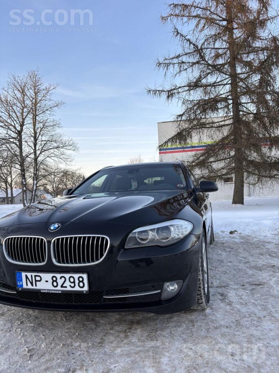 Black BMW 520 2011 in Liepaja, with an engine capacity of 2.00 L and mileage of 319 thousand km for 8100 €, photo 4 on AUTOMOTO.COM.LV