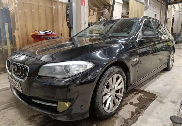 Melns BMW 520 2011 Kauņa, ar dzinēja tilpumu 0.00 L un nobraukumu 400 tūkst. km par 4990 €, foto 2 vietnē AUTOMOTO.COM.LV
