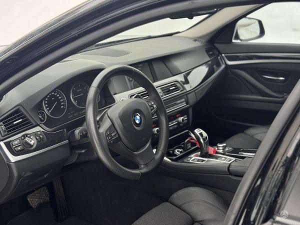 Melns BMW 520 2011 Viļņa, ar dzinēja tilpumu 2.00 L un nobraukumu 361 tūkst. km par 8200 €, foto 7 vietnē AUTOMOTO.COM.LV