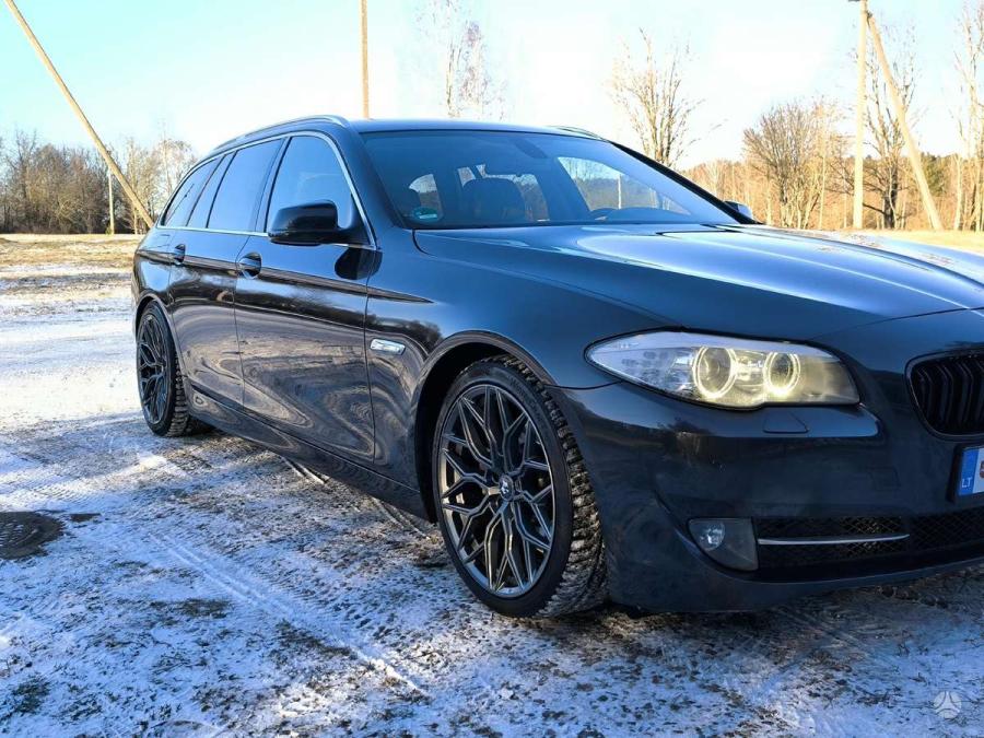 Melns BMW 520 2011 Jurbarkas, ar dzinēja tilpumu 2.00 L un nobraukumu 320 tūkst. km par 7900 €, foto 2 vietnē AUTOMOTO.COM.LV