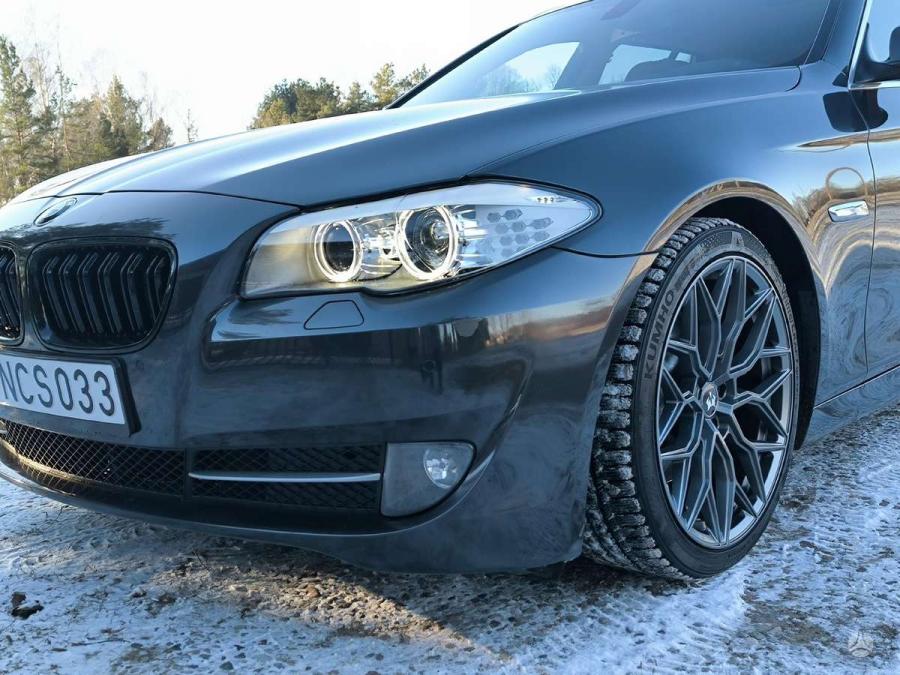 Melns BMW 520 2011 Jurbarkas, ar dzinēja tilpumu 2.00 L un nobraukumu 320 tūkst. km par 7900 €, foto 3 vietnē AUTOMOTO.COM.LV