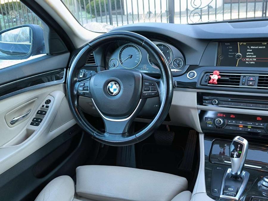 Melns BMW 520 2011 Jurbarkas, ar dzinēja tilpumu 2.00 L un nobraukumu 320 tūkst. km par 7900 €, foto 31 vietnē AUTOMOTO.COM.LV
