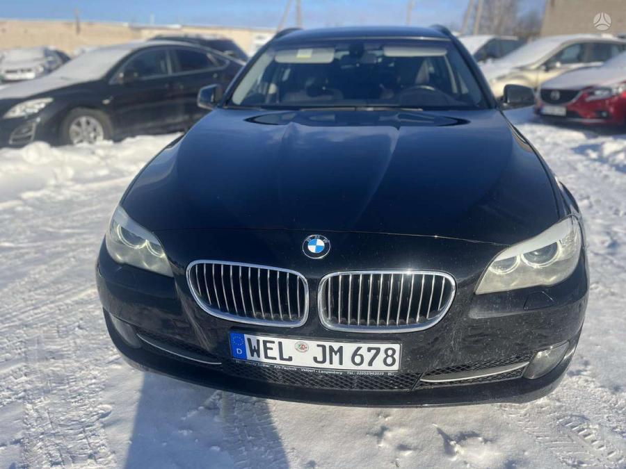 Black BMW 520 2011 in Taurage, with an engine capacity of 2.00 L and mileage of 287 thousand km for 6800 €, photo 2 on AUTOMOTO.COM.LV