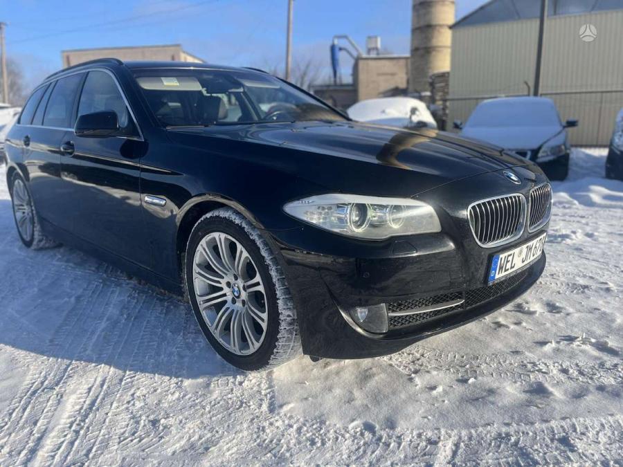Black BMW 520 2011 in Taurage, with an engine capacity of 2.00 L and mileage of 287 thousand km for 6800 €, photo 3 on AUTOMOTO.COM.LV