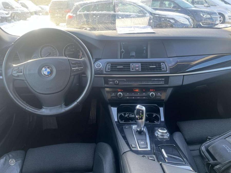 Black BMW 520 2011 in Taurage, with an engine capacity of 2.00 L and mileage of 287 thousand km for 6800 €, photo 10 on AUTOMOTO.COM.LV