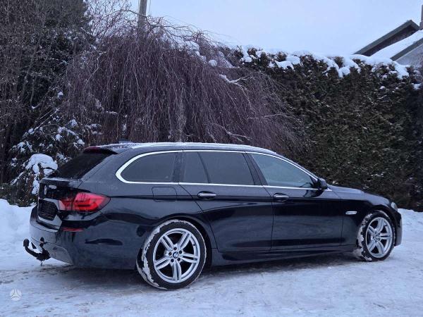 Black BMW 520 2011 in Kaunas, with an engine capacity of 2.00 L and mileage of 300 thousand km for 7999 €, photo 7 on AUTOMOTO.COM.LV