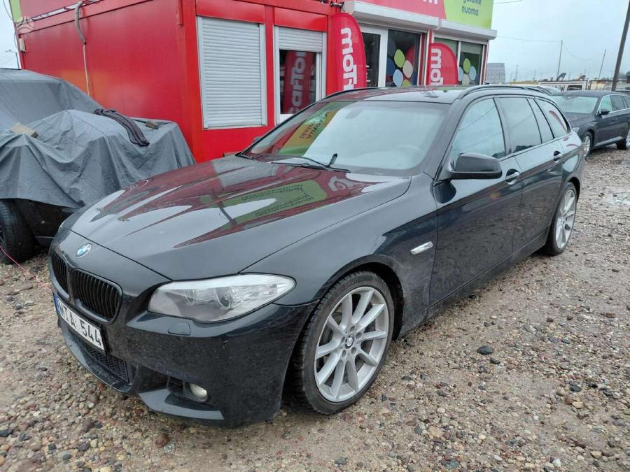 Black BMW 520 2011 in Vilnius, with an engine capacity of 2.00 L and mileage of 395 thousand km for 8000 €, photo 3 on AUTOMOTO.COM.LV