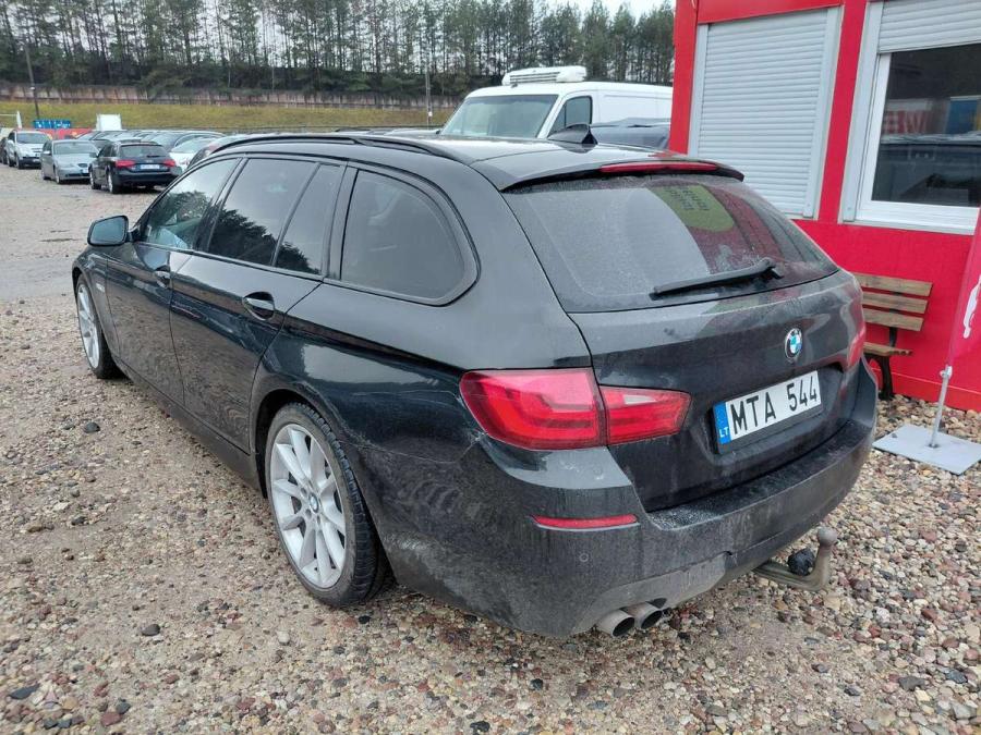 Black BMW 520 2011 in Vilnius, with an engine capacity of 2.00 L and mileage of 395 thousand km for 8000 €, photo 4 on AUTOMOTO.COM.LV