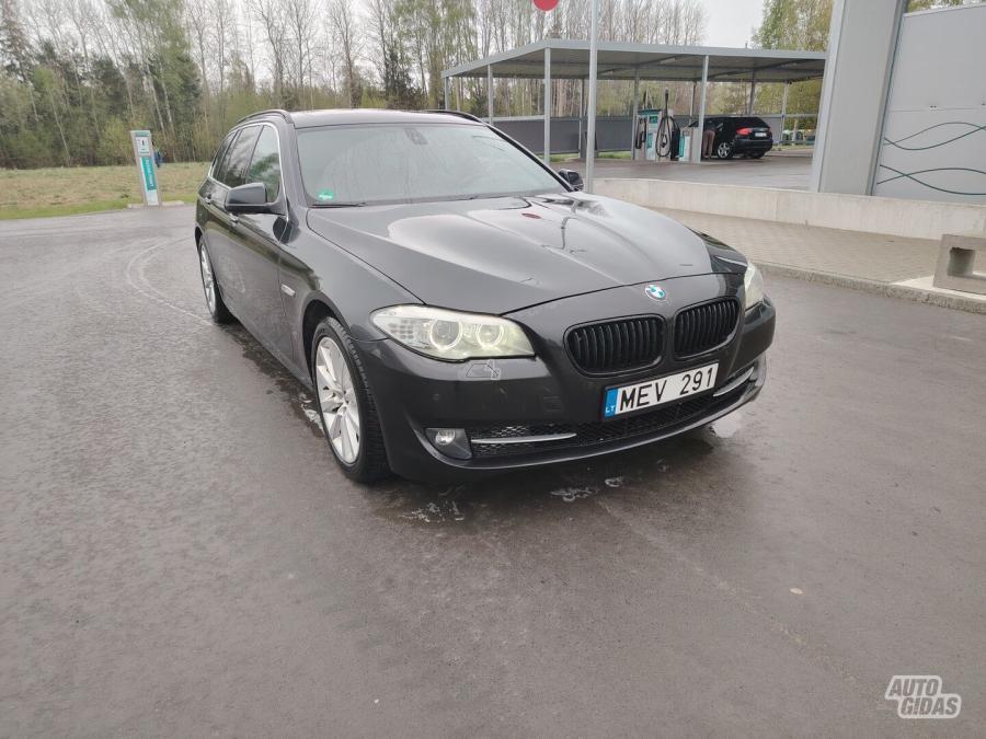 Melns BMW 520 2011 Naujoji Akmenė, ar dzinēja tilpumu 2.00 L un nobraukumu 270 tūkst. km par 6999 €, foto 4 vietnē AUTOMOTO.COM.LV