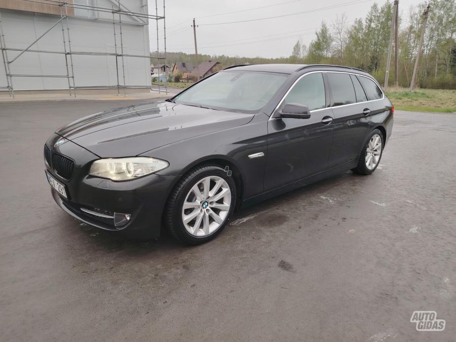 Melns BMW 520 2011 Naujoji Akmenė, ar dzinēja tilpumu 2.00 L un nobraukumu 270 tūkst. km par 6999 €, foto 9 vietnē AUTOMOTO.COM.LV