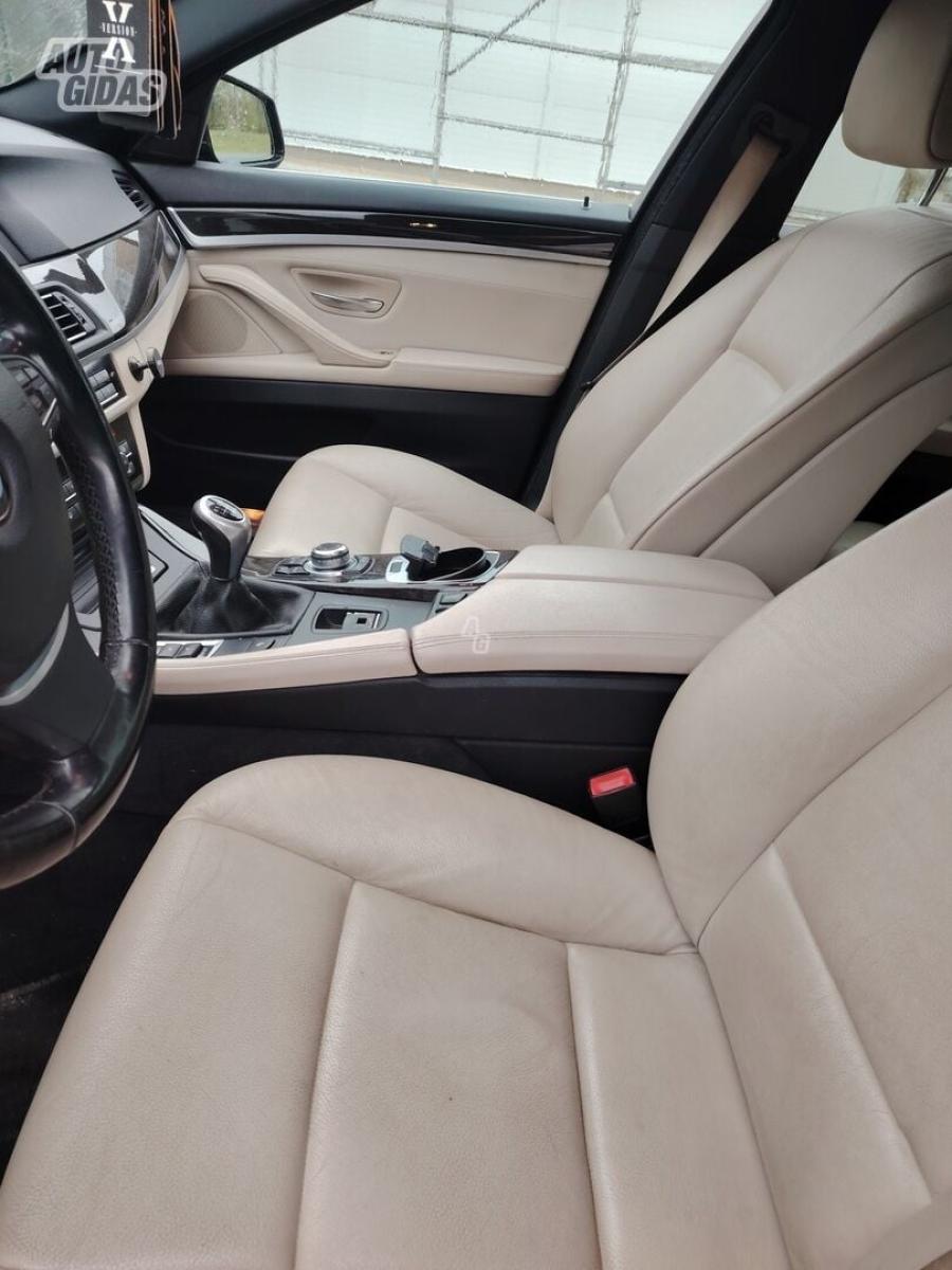 Melns BMW 520 2011 Naujoji Akmenė, ar dzinēja tilpumu 2.00 L un nobraukumu 270 tūkst. km par 6999 €, foto 14 vietnē AUTOMOTO.COM.LV