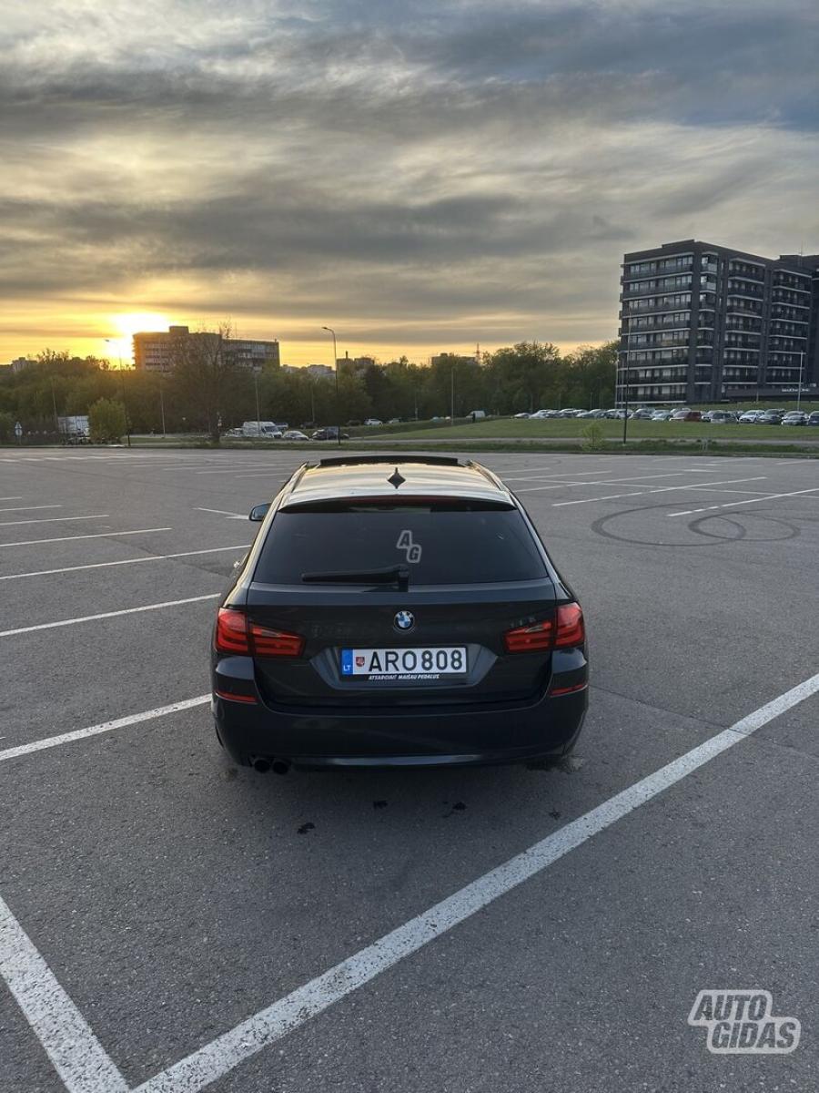 Melns BMW 520 2011 Šauļi, ar dzinēja tilpumu 2.00 L un nobraukumu 218 tūkst. km par 7750 €, foto 9 vietnē AUTOMOTO.COM.LV
