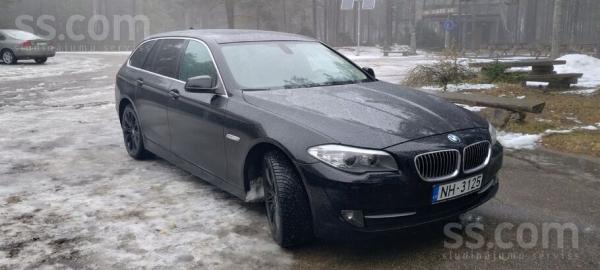 Black BMW 520 2011 in Talsi, with an engine capacity of 2.00 L and mileage of 268 thousand km for 8300 €, photo 2 on AUTOMOTO.COM.LV