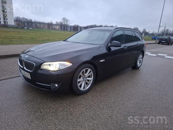 Melns BMW 520 2011 Liepāja, ar dzinēja tilpumu 2.00 L un nobraukumu 268 tūkst. km par 7400 €, foto 1 vietnē AUTOMOTO.COM.LV