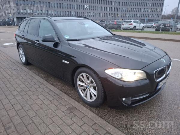 Melns BMW 520 2011 Liepāja, ar dzinēja tilpumu 2.00 L un nobraukumu 268 tūkst. km par 7400 €, foto 2 vietnē AUTOMOTO.COM.LV