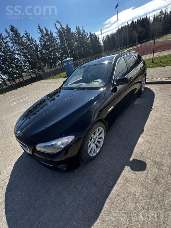 Black BMW 520 2011 in Saldus, with an engine capacity of 2.00 L and mileage of 291 thousand km for 8500 €, photo 7 on AUTOMOTO.COM.LV