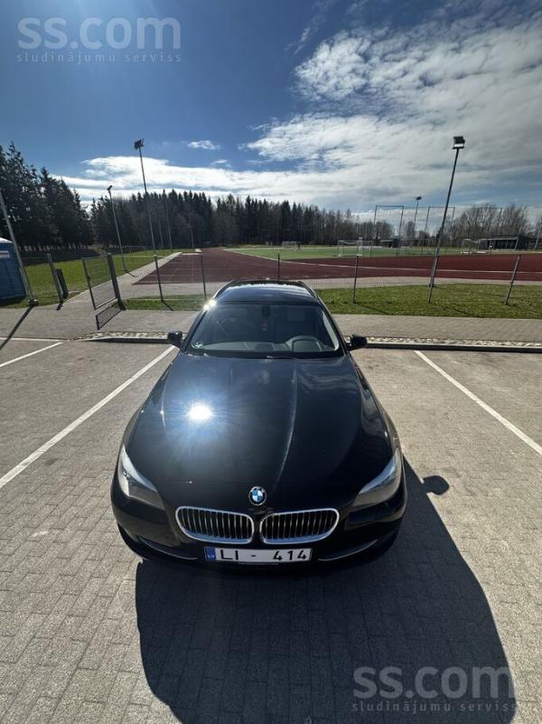 Black BMW 520 2011 in Saldus, with an engine capacity of 2.00 L and mileage of 291 thousand km for 8500 €, photo 8 on AUTOMOTO.COM.LV
