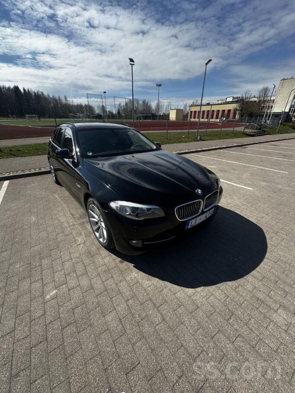 Black BMW 520 2011 in Saldus, with an engine capacity of 2.00 L and mileage of 291 thousand km for 8500 €, photo 9 on AUTOMOTO.COM.LV