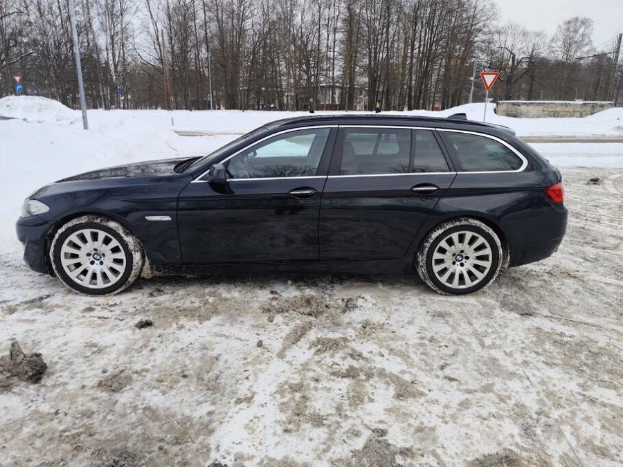 Black BMW 520 2011 in Riga, with an engine capacity of 2.00 L and mileage of 339 thousand km for 7500 €, photo 1 on AUTOMOTO.COM.LV