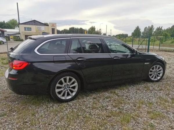 Black BMW 520 2011 in Kuldiga, with an engine capacity of 2.00 L and mileage of 271 thousand km for 10400 €, photo 2 on AUTOMOTO.COM.LV