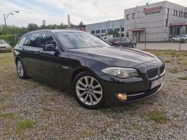 Black BMW 520 2011 in Kuldiga, with an engine capacity of 2.00 L and mileage of 271 thousand km for 10400 €, photo 3 on AUTOMOTO.COM.LV
