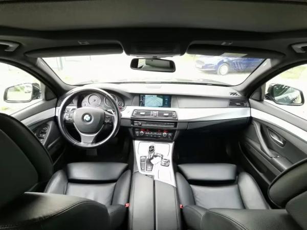Black BMW 520 2011 in Kuldiga, with an engine capacity of 2.00 L and mileage of 271 thousand km for 10400 €, photo 5 on AUTOMOTO.COM.LV
