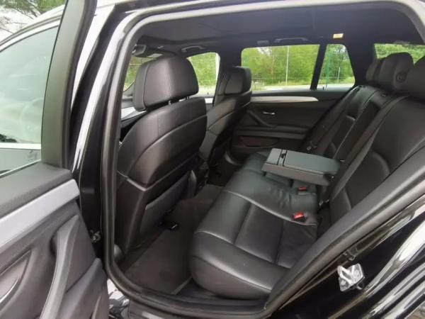 Black BMW 520 2011 in Kuldiga, with an engine capacity of 2.00 L and mileage of 271 thousand km for 10400 €, photo 6 on AUTOMOTO.COM.LV