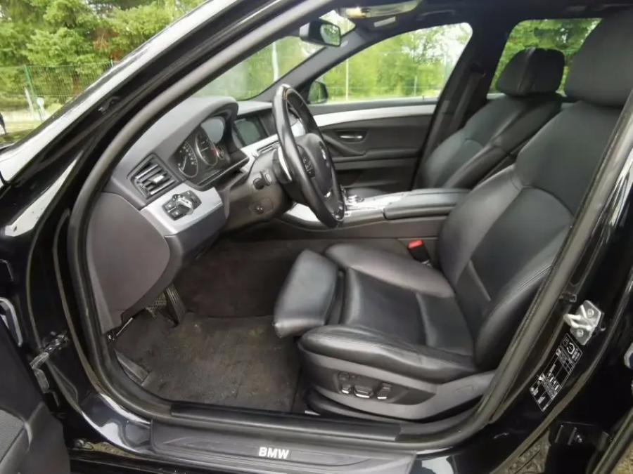 Melns BMW 520 2011 Kuldīga, ar dzinēja tilpumu 2.00 L un nobraukumu 271 tūkst. km par 10400 €, foto 8 vietnē AUTOMOTO.COM.LV