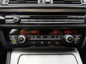 Melns BMW 520 2011 Kuldīga, ar dzinēja tilpumu 2.00 L un nobraukumu 271 tūkst. km par 10400 €, foto 14 vietnē AUTOMOTO.COM.LV